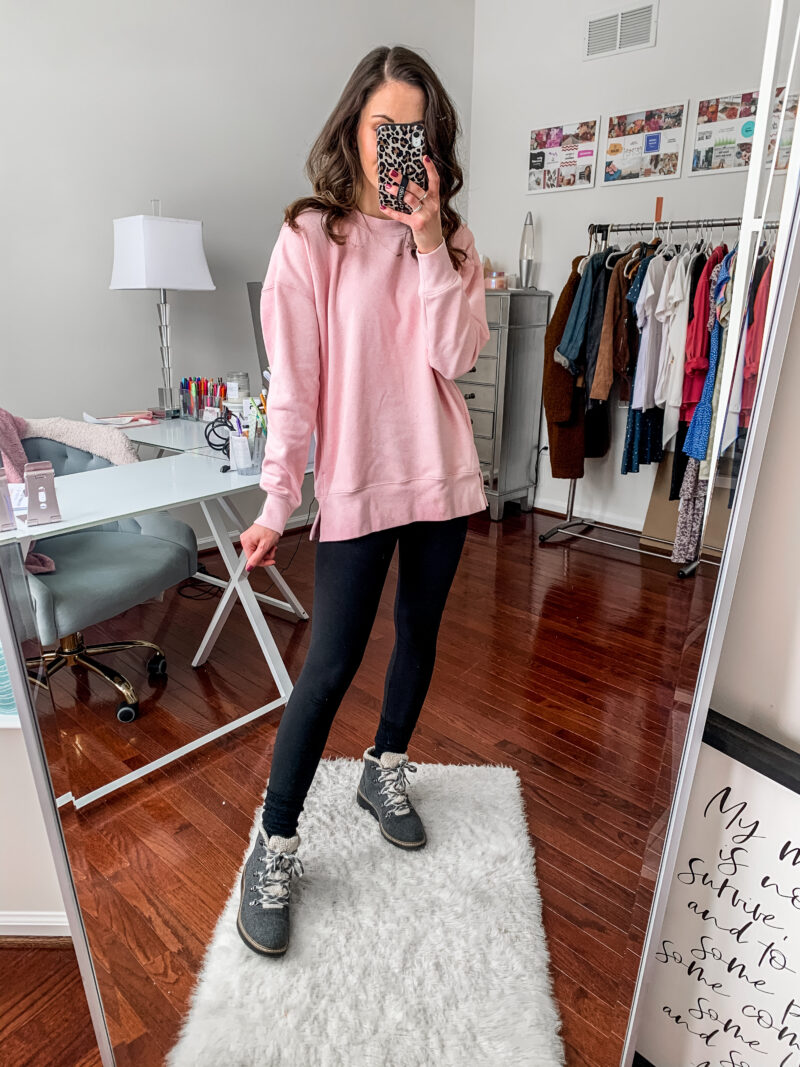 8 CUTE WAYS TO STYLE A SWEATSHIRT - Sweatshirt Outfit Ideas
